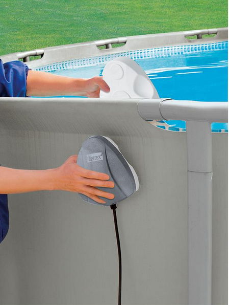 מנורת LED מגנטית לדפנות הבריכה INTEX 28689